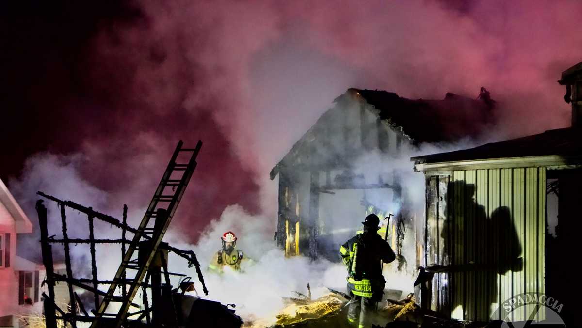 Fire breaks out at multiple buildings in Lancaster County