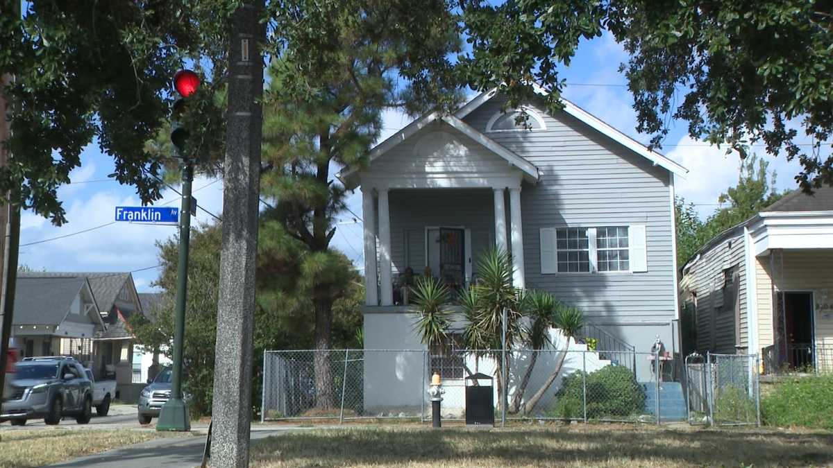 Road Patrol: The leaning house of Franklin Avenue; DPW responds