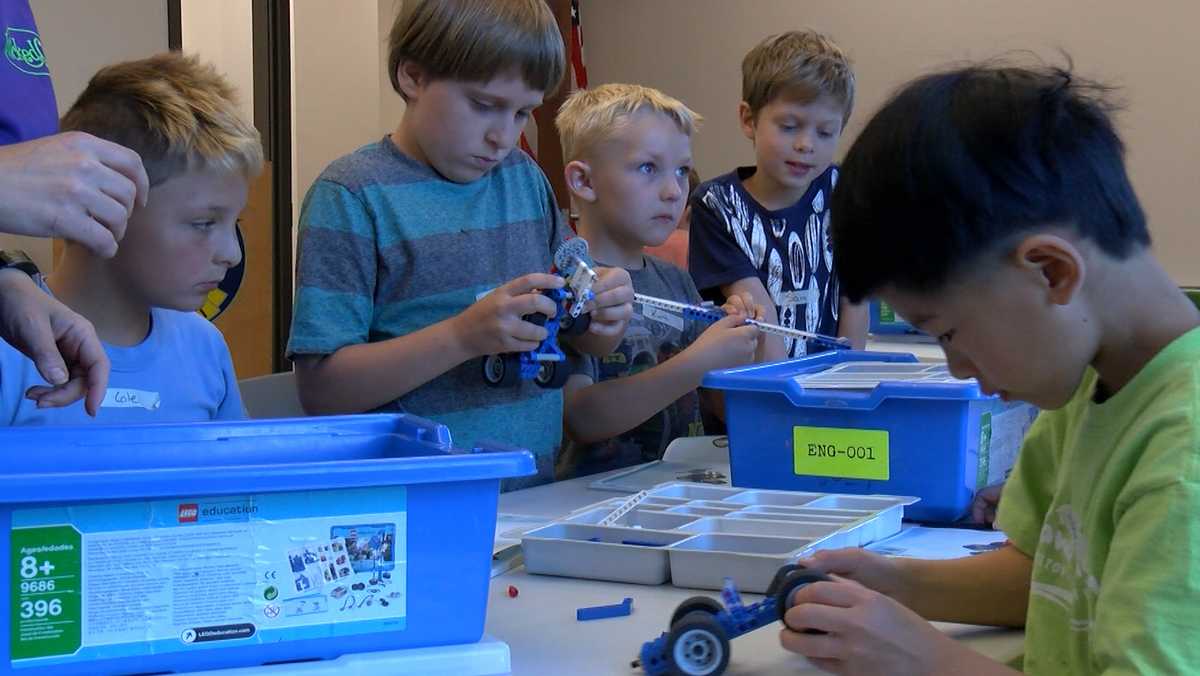 LEGO engineering camp challenges kids to be creative