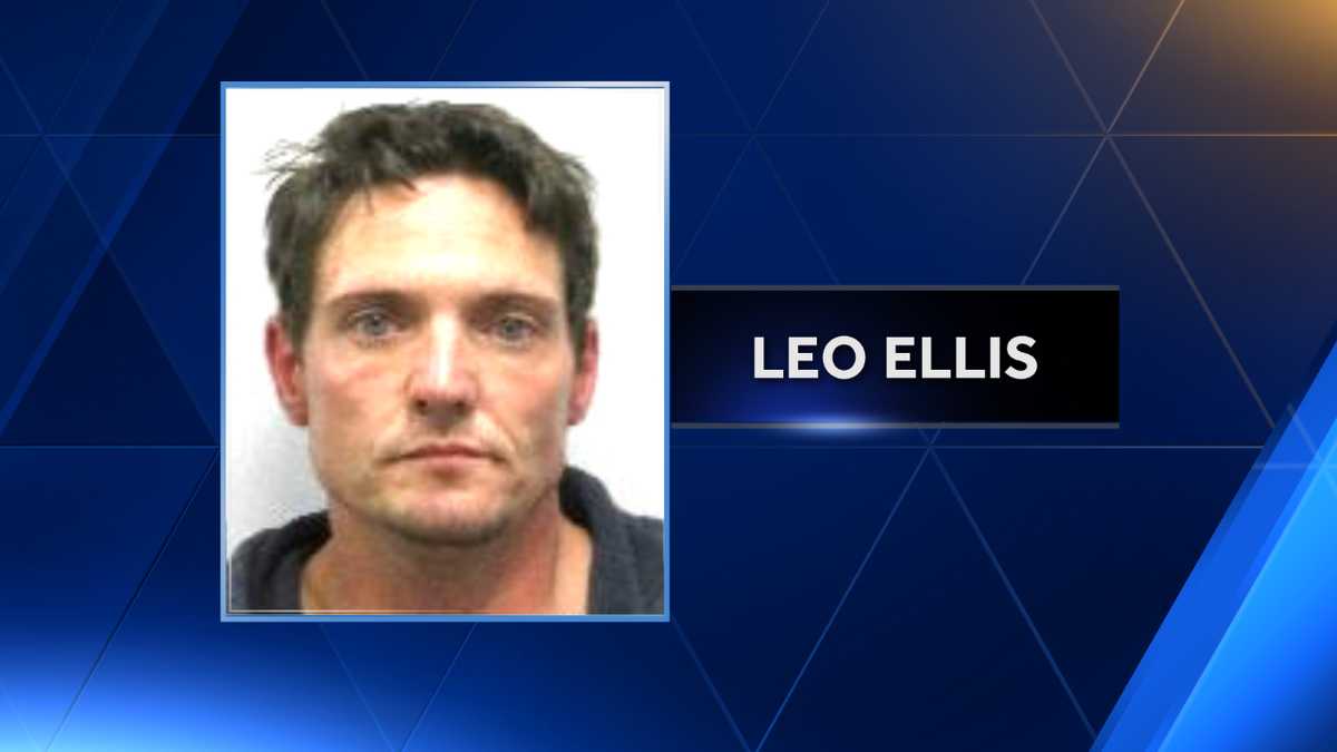 Father accused of leaving 2-year-old in car while he shopped at Walmart