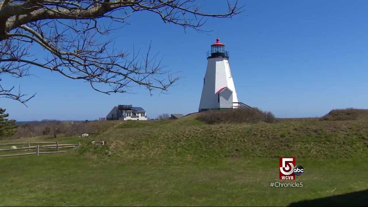 Lighthouses: A Bed & Beacon in Fall River