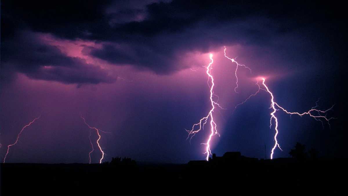 Lightning strike sparks Alabama house fire, damages gas line
