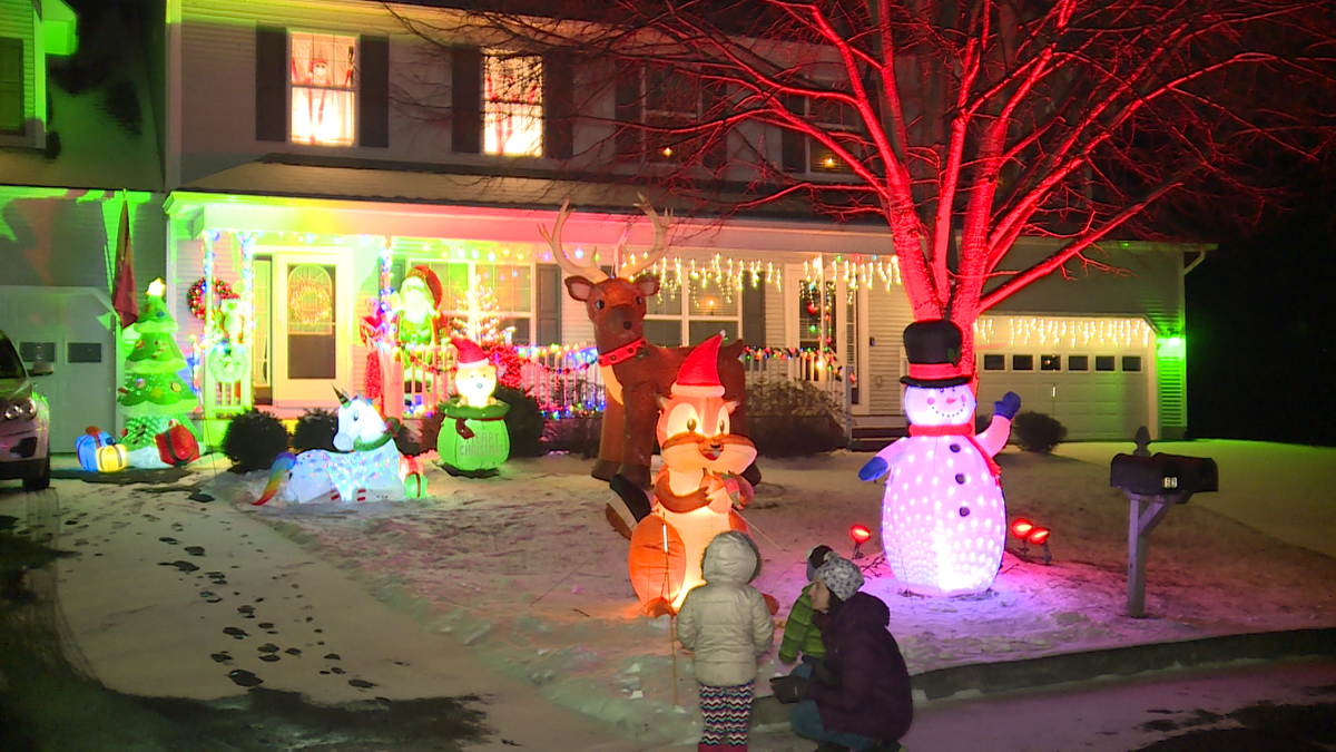 Family-friendly holiday lights contest in Essex allows spectators to vote