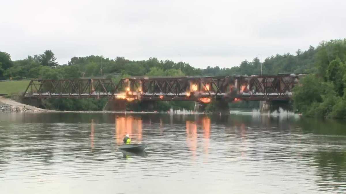 Crews demolish Lilac Bridge in Hooksett after safety warnings