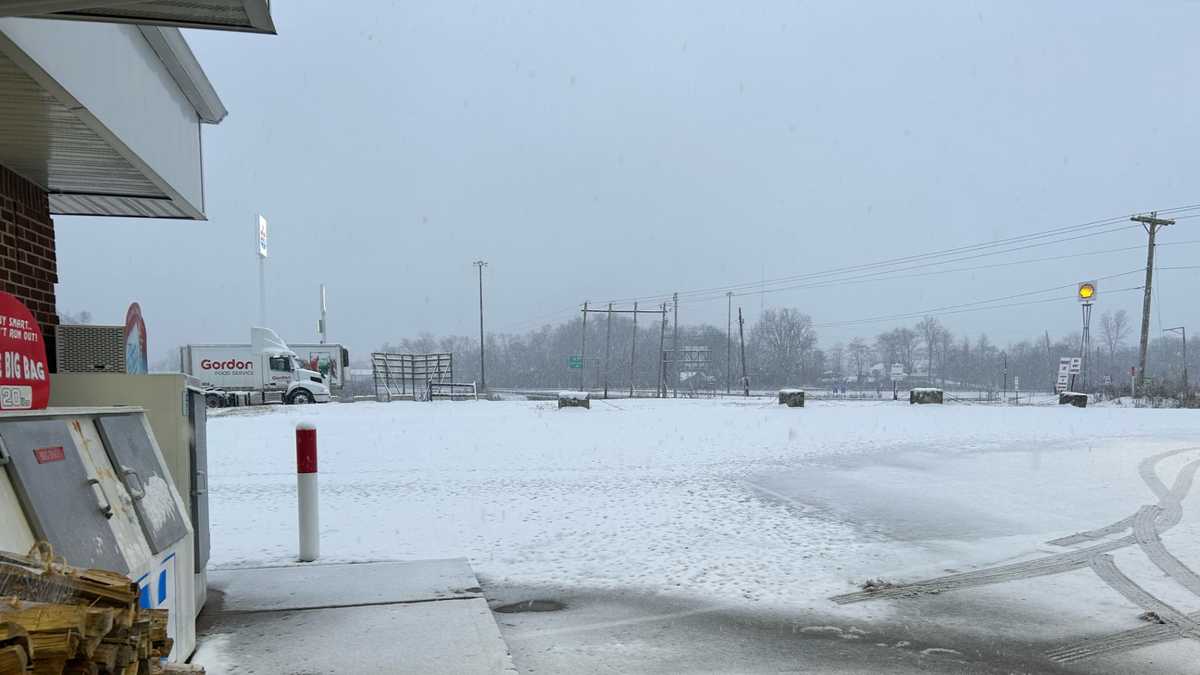 PHOTOS: Areas around Cincinnati see light snowfall Saturday