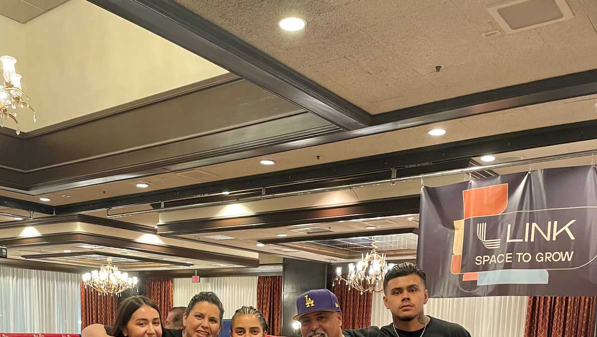 Salinas boxer earns victory in professional debut