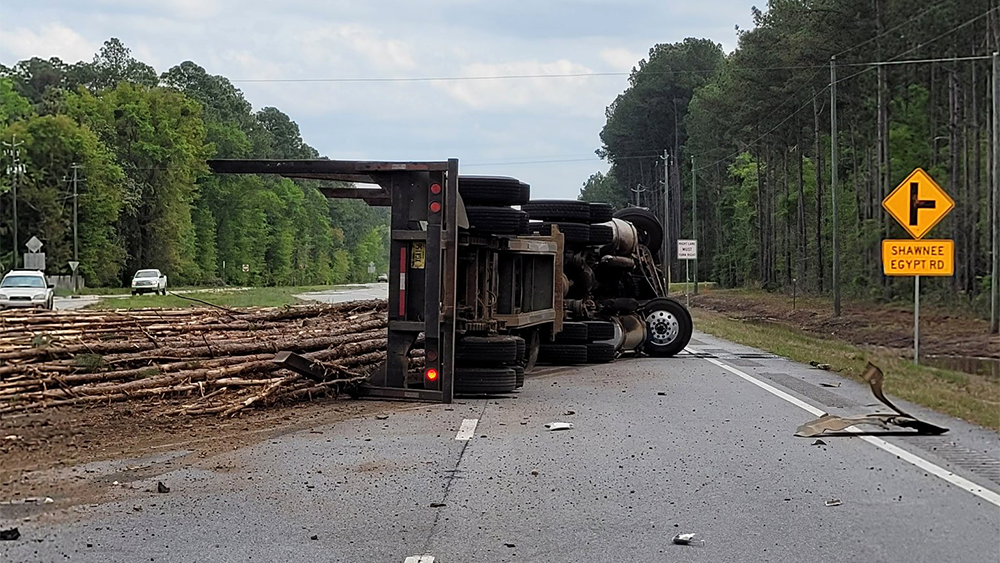 Georgia: Log truck crash leads to road closures