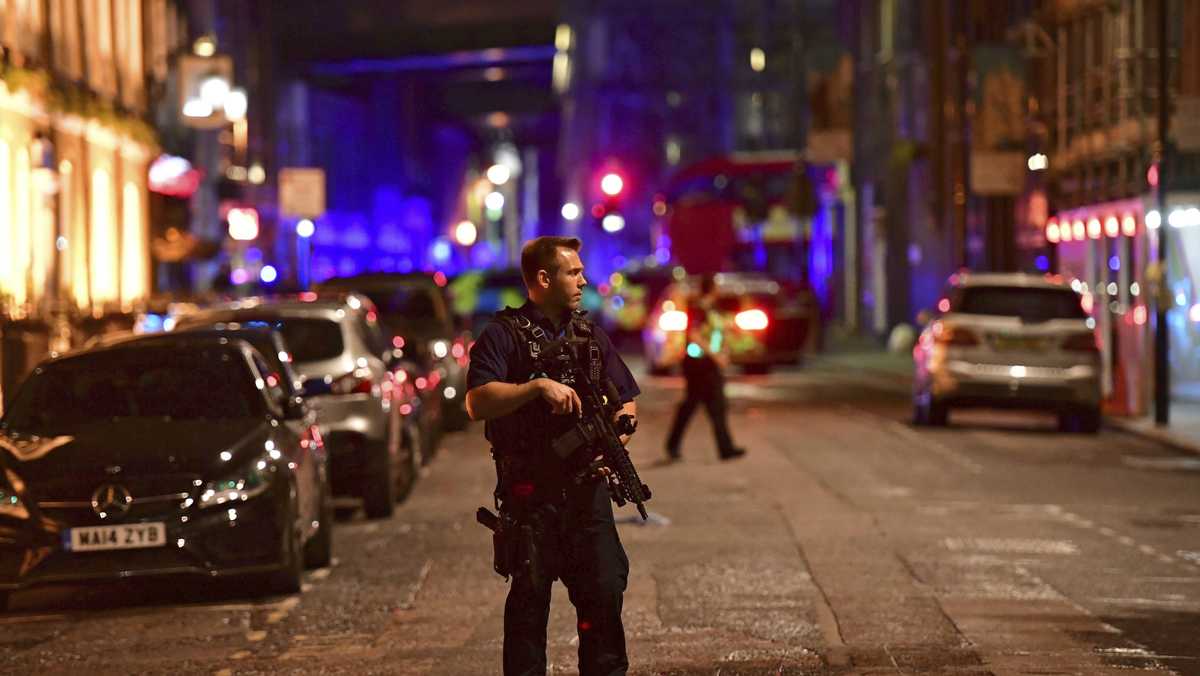 PHOTOS: Police respond as terror strikes London