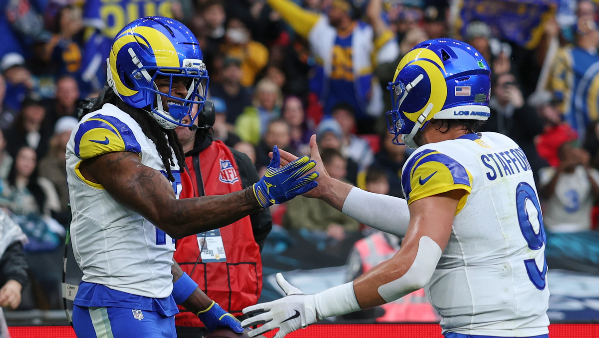 Stafford’s 5 TD passes power Rams past Jaguars at Wembley, 35–7