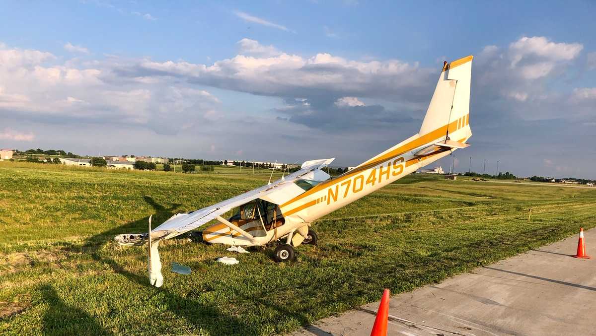 Pilot Suffers Minor Injuries After Small Plane Crashes At Lee S Summit