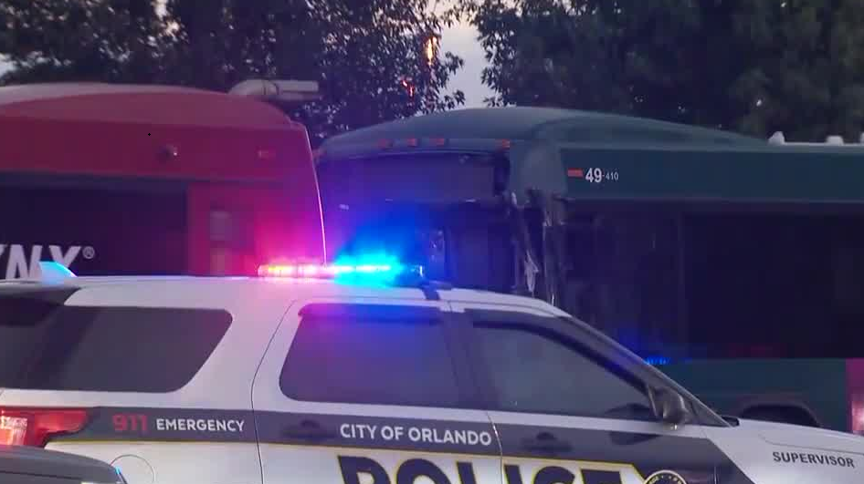 Driver dead after crash involving 2 Lynx buses in Orlando