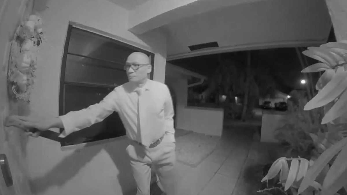 VIDEO: Florida residents left freaked out after machete wielding man ...