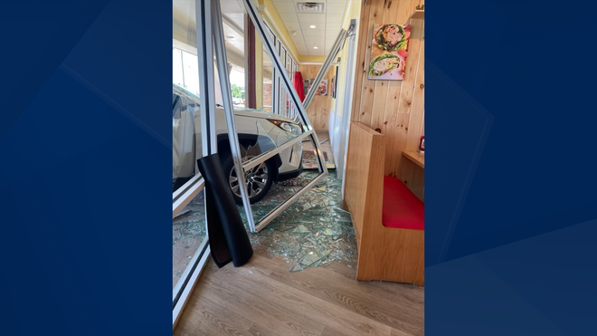 Vehicle crashes into Port Charlotte restaurant
