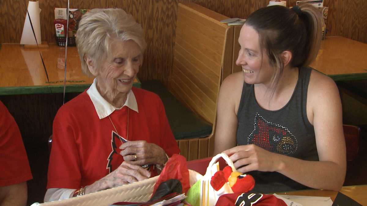 Louisville superfan Momma Jan surprised by cards from Cards to ...