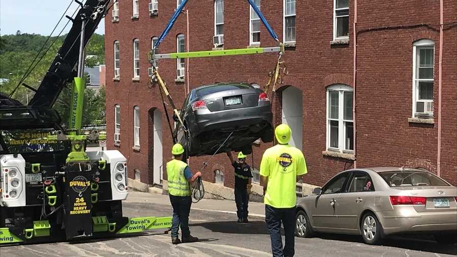 Several vehicles pulled from Manchester sinkhole