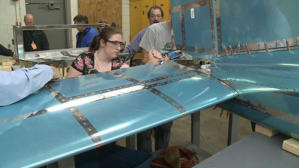 NH Chronicle: High School Kids Build an Airplane