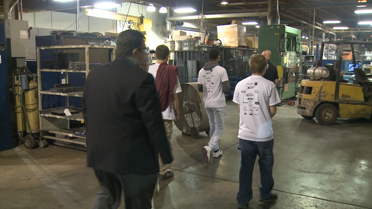 1,300 southern Indiana students to tour manufacturing facilities this week