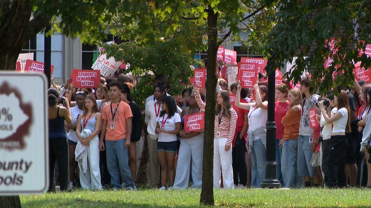 Manual students leave class as part of nationwide gun violence protest