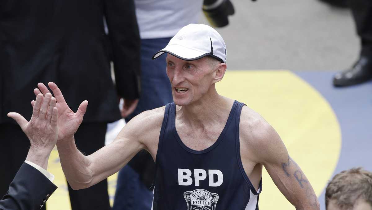 Boston police commissioner runs 19th Boston Marathon