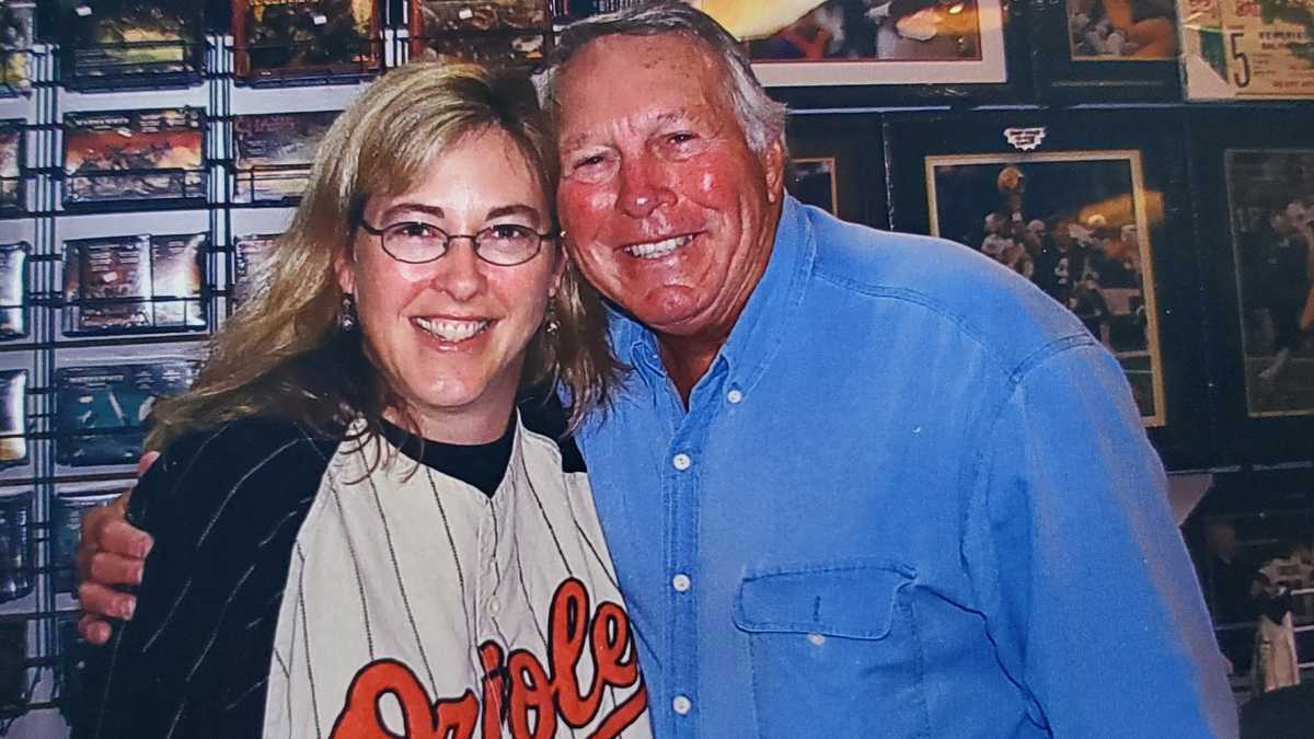 Fans remember Orioles legend Brooks Robinson through photos