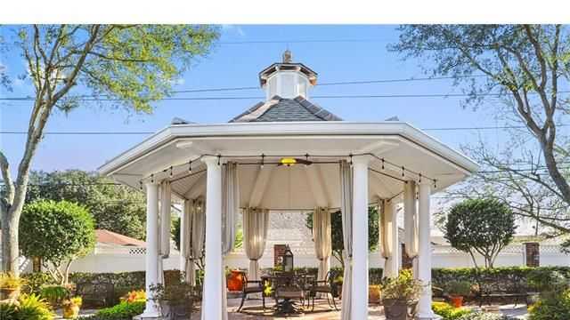 Mansion Monday: Take a tour of this Plantation Estates four-bedroom ...