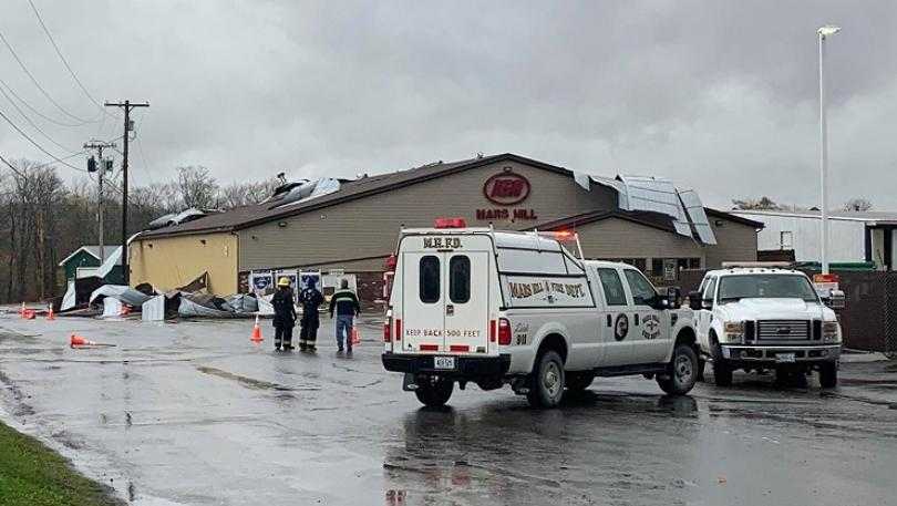 Storm rips roof off Maine grocery store
