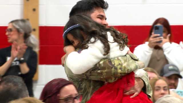 Video Army Sergeant Surprises His Daughter At School After 13 Month