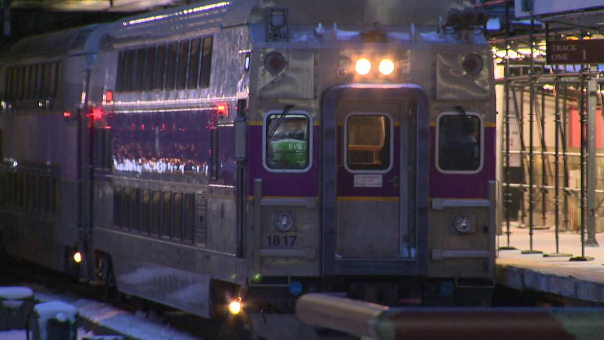 MBTA agrees to deal for 80 new commuter rail double-decker coaches
