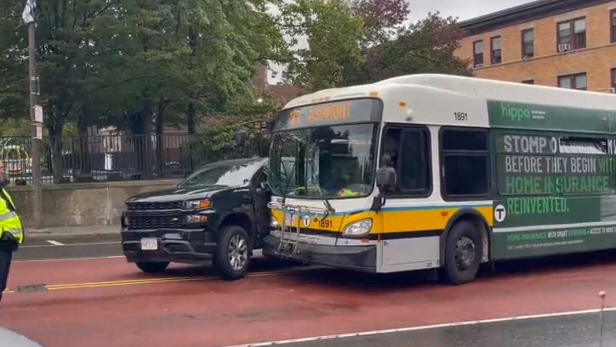 Pickup driver has medical emergency, crashes into MBTA bus in Roxbury ...