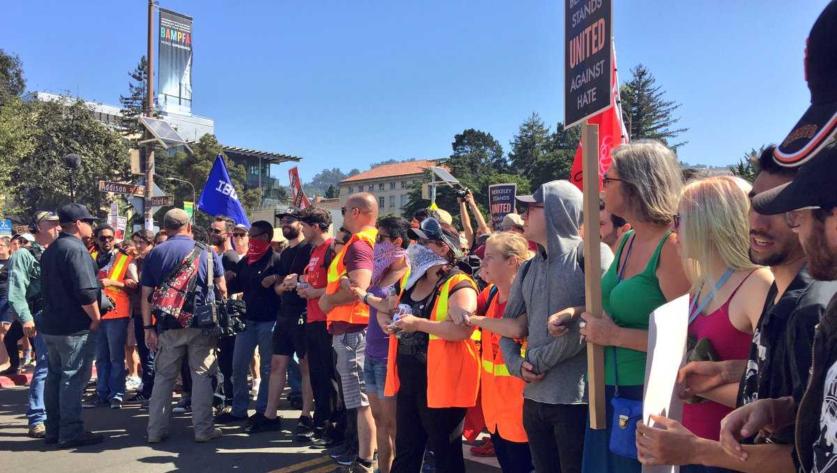 PHOTOS: Clashes break out during Berkeley protests