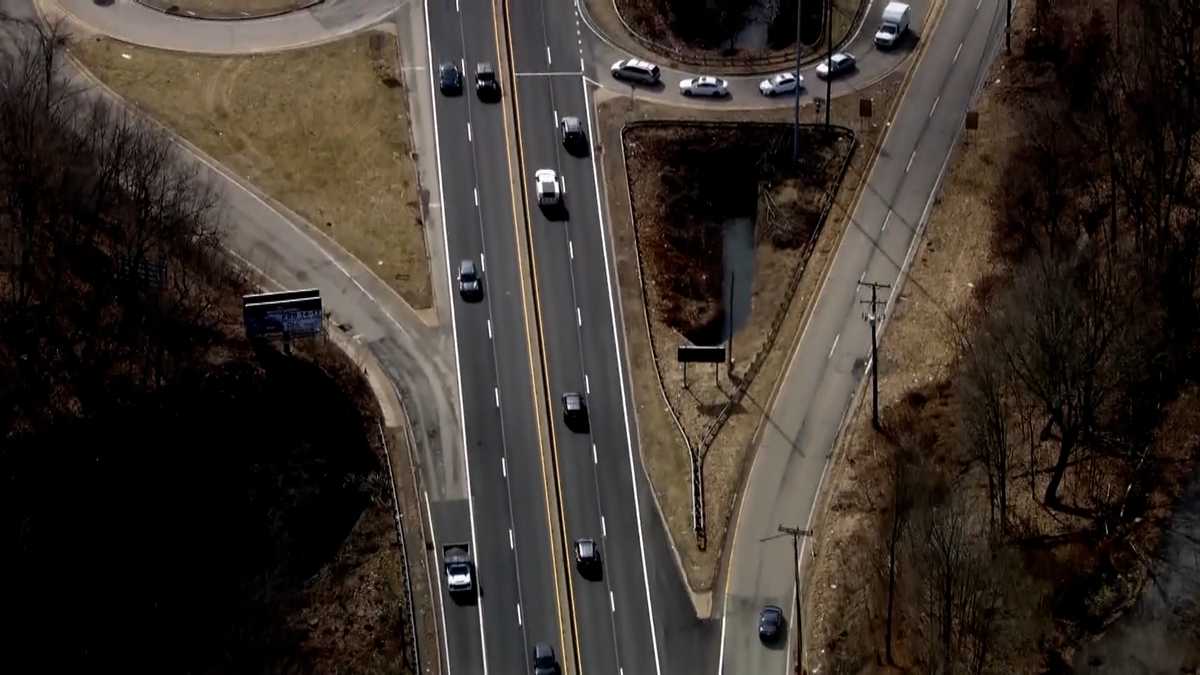 McKnight Road crossover: Southbound traffic into northbound lanes