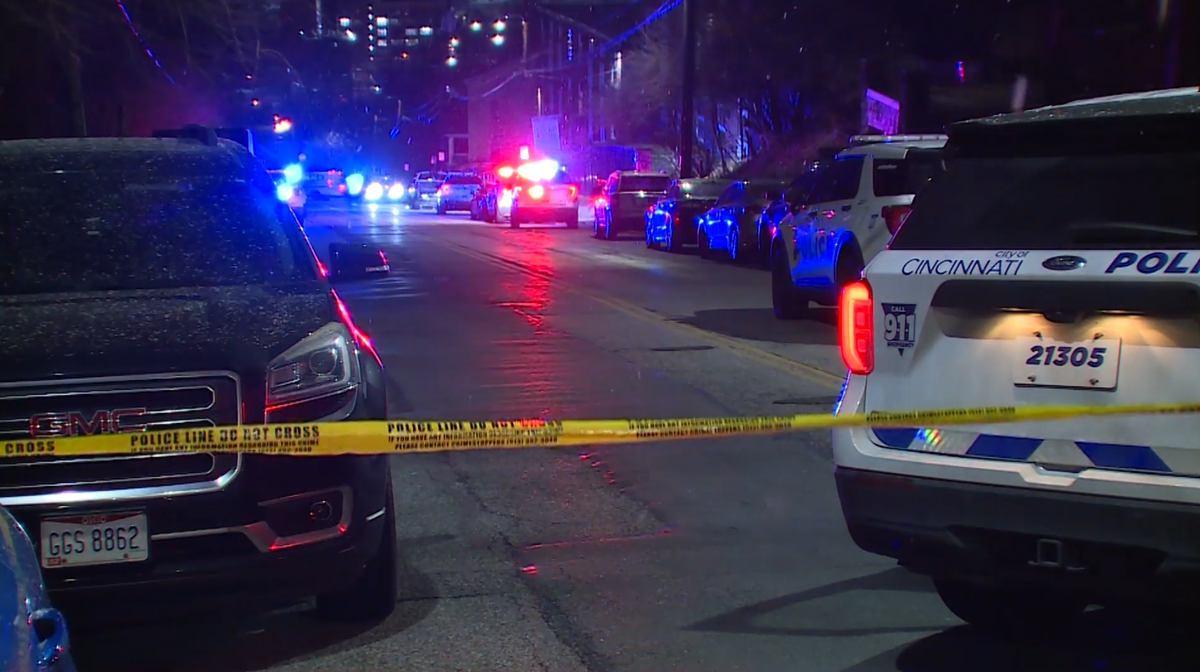 Cincinnati police investigating after teenager killed in University ...