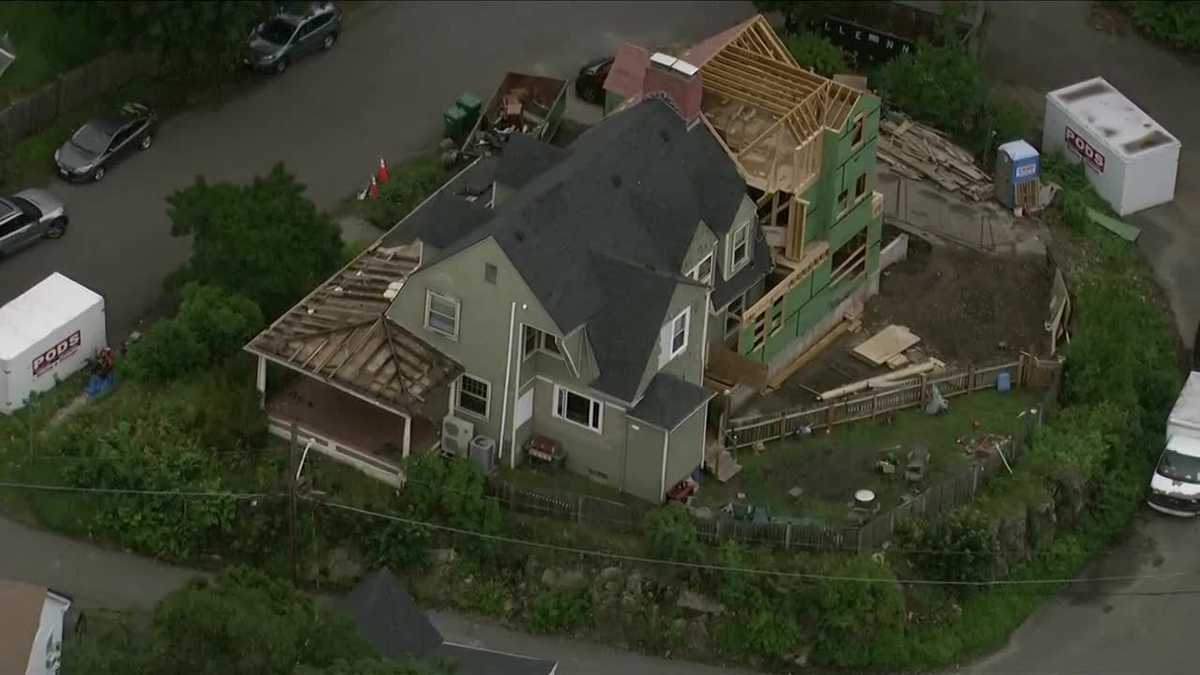 Worker suffers serious injuries in fall from roof in Medford