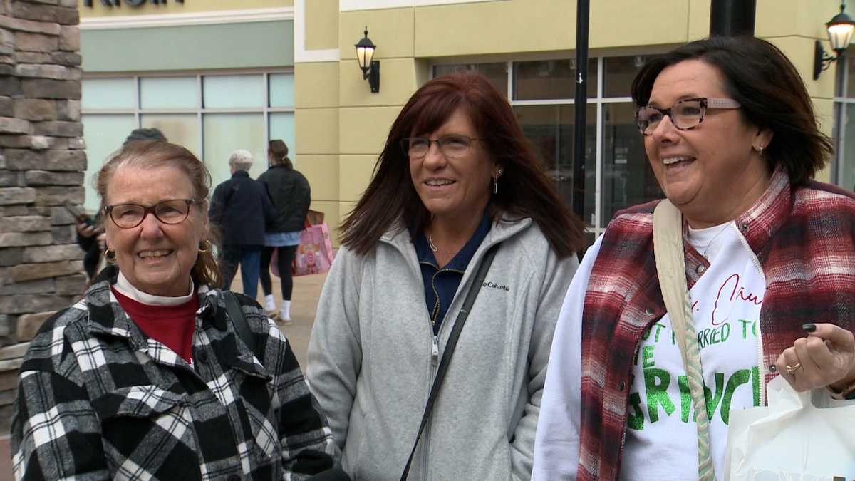 Shoppers flock to outlet mall in Simpsonville for Black Friday
