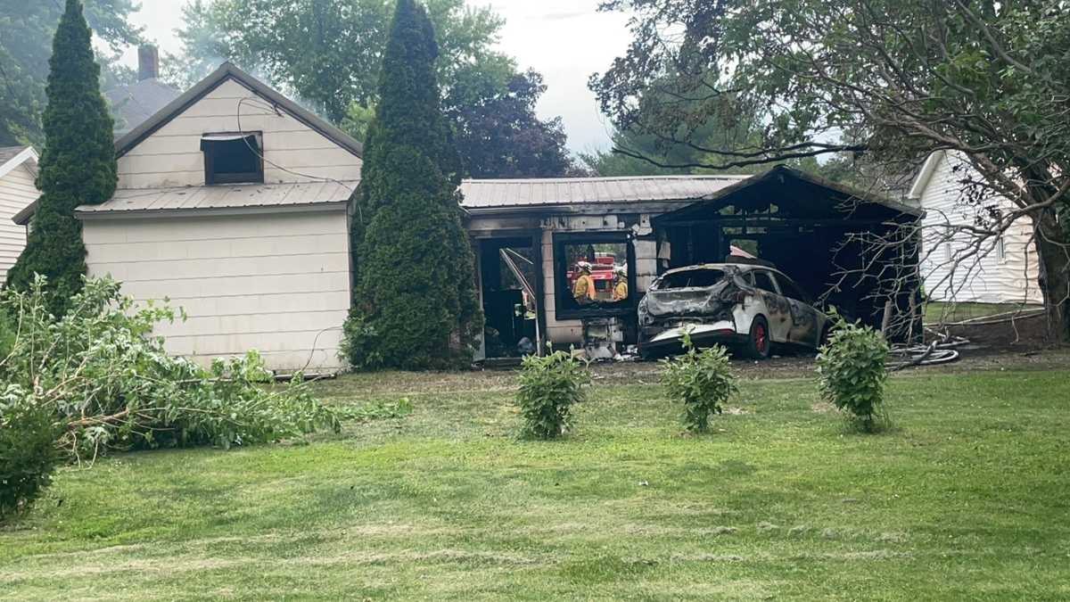 Iowa house fire: Two injured in Melbourne blaze