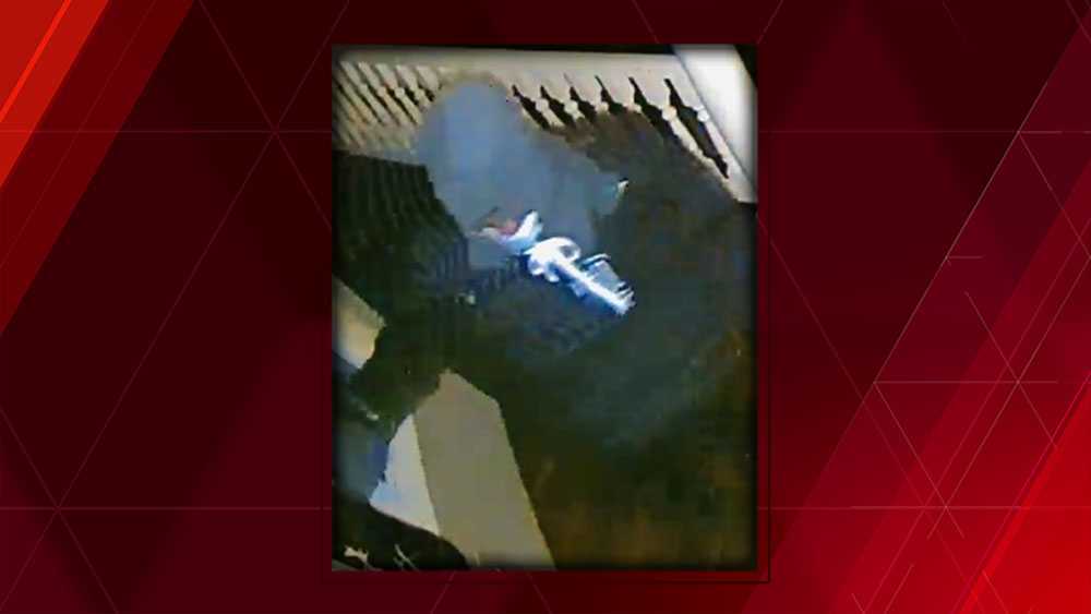 Melrose PD: Teen suffers knife wound to neck during home invasion