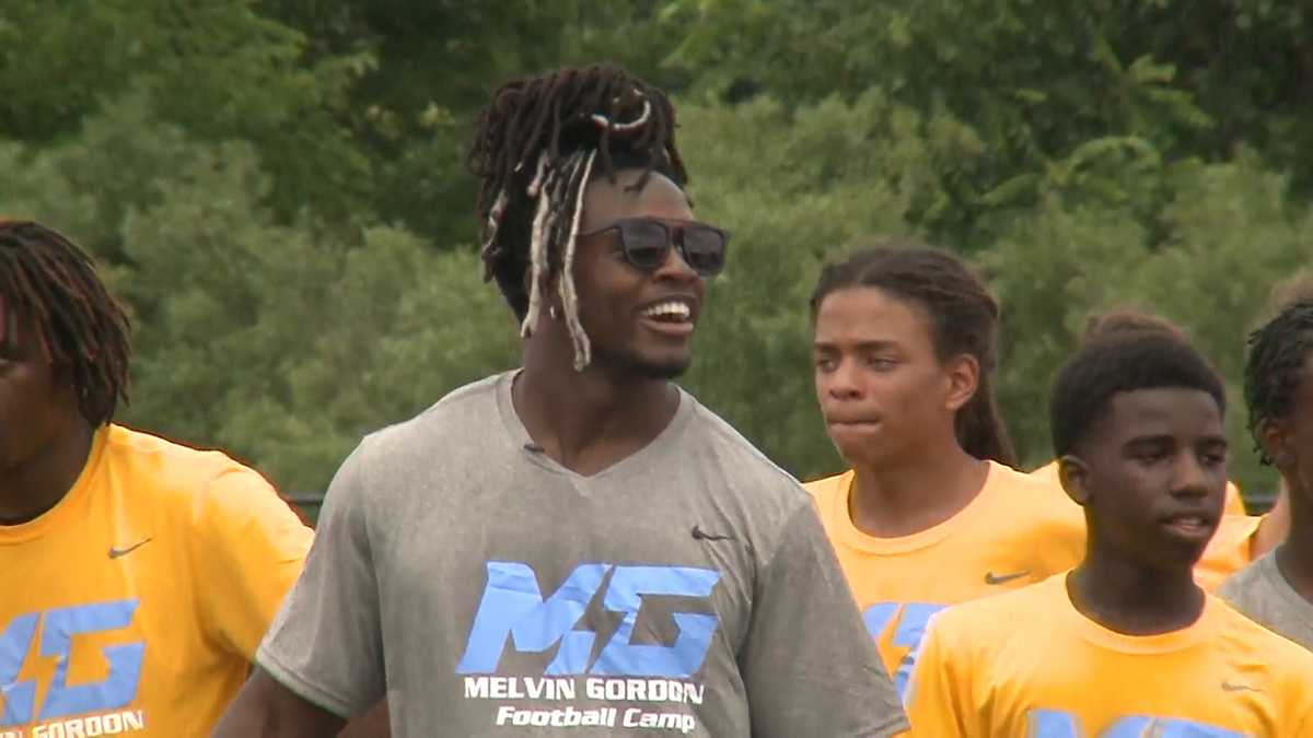 Melvin Gordon signs with Broncos