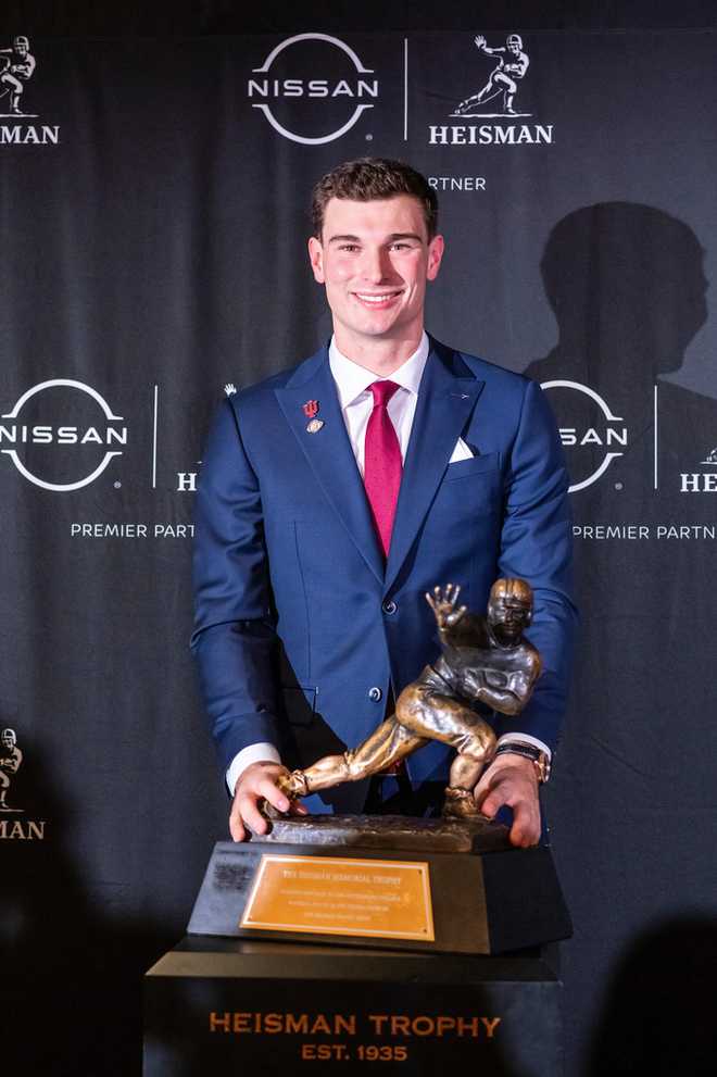 Fernando Mendoza wins the Heisman Trophy