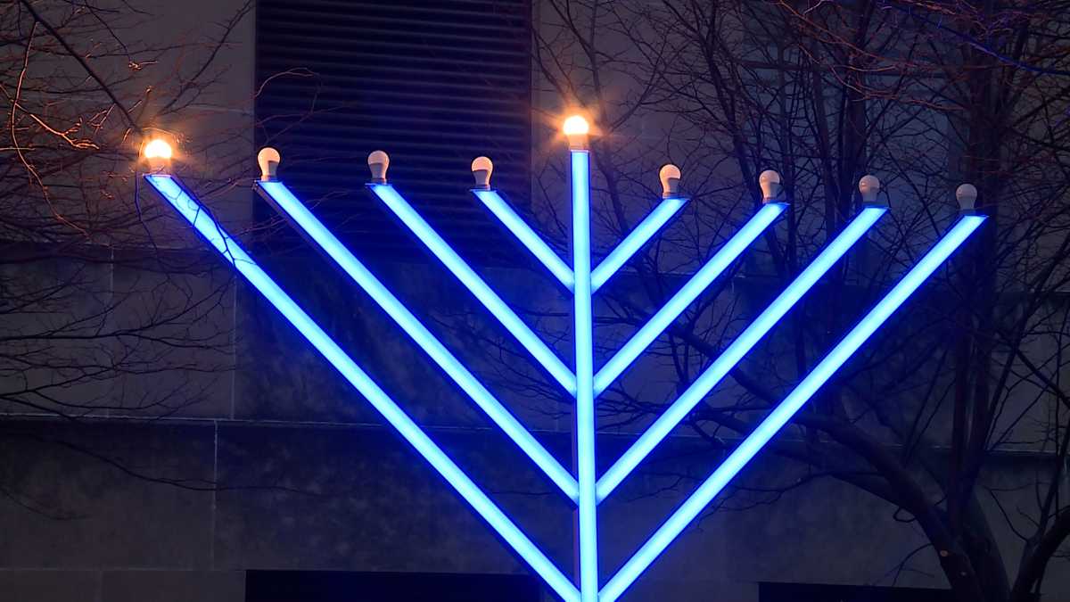 Kansas City Jewish community celebrates start of Hanukkah