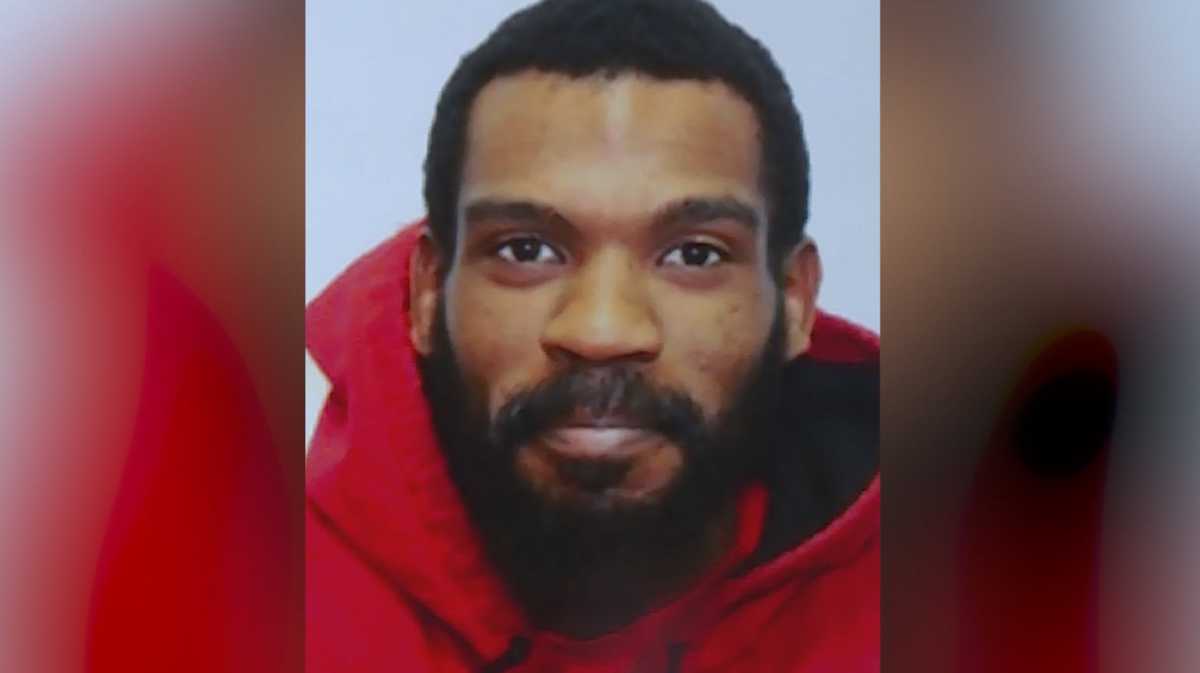 Questions arise about knife-wielding suspect's mental health after he ...