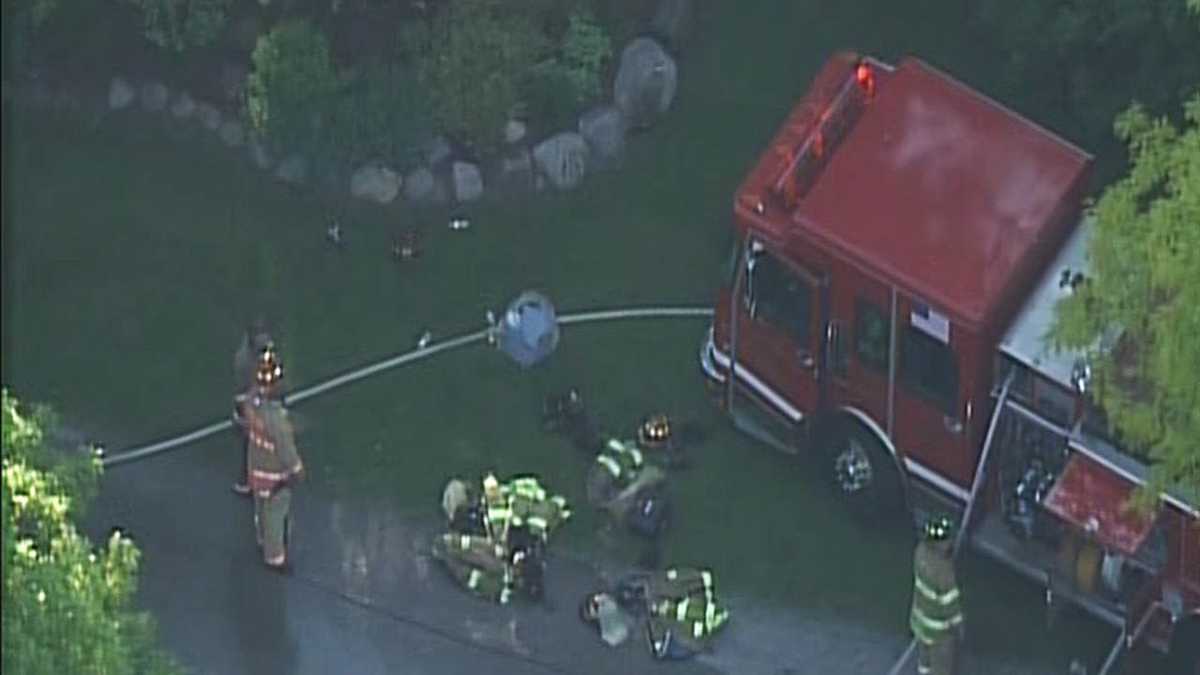 Fire destroys Merton garage, two cars