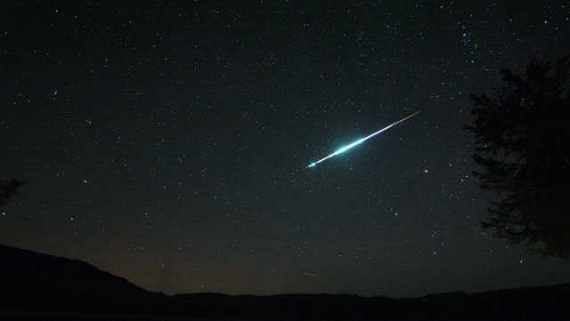 Bright meteor lights up night sky over New Hampshire Bright meteor lights up night sky over New Hampshire