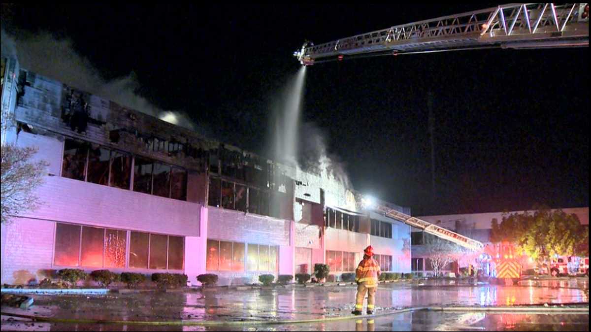 Heavy flames rip through Sacramento County office building