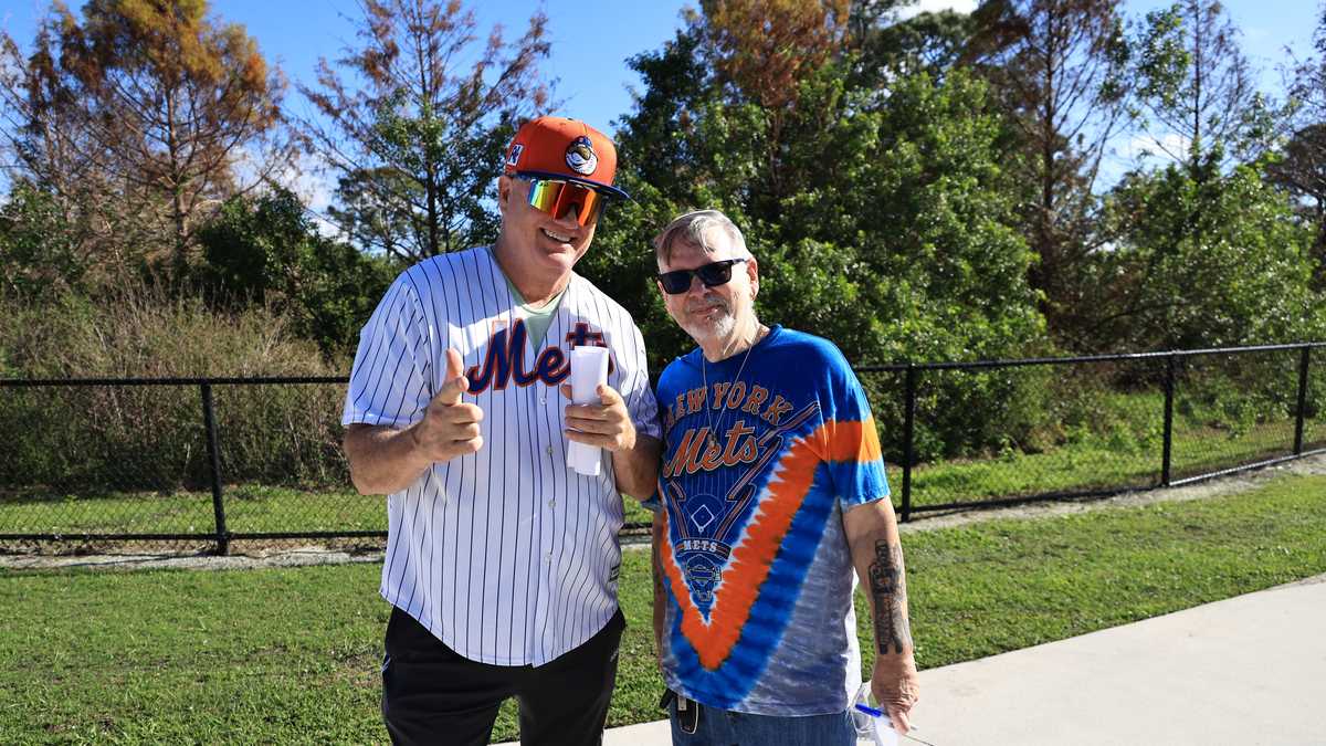 New York Mets pitchers and catchers report to spring training