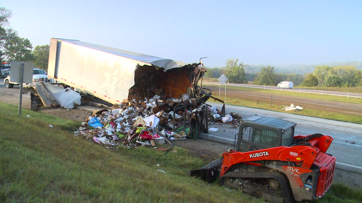Crash between semi-trucks shuts down I-35 traffic near Des Moines