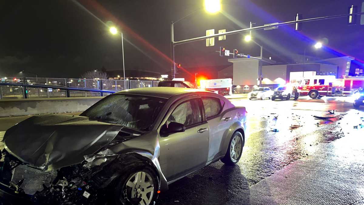 Des Moines, Iowa, police investigating wild crash downtown