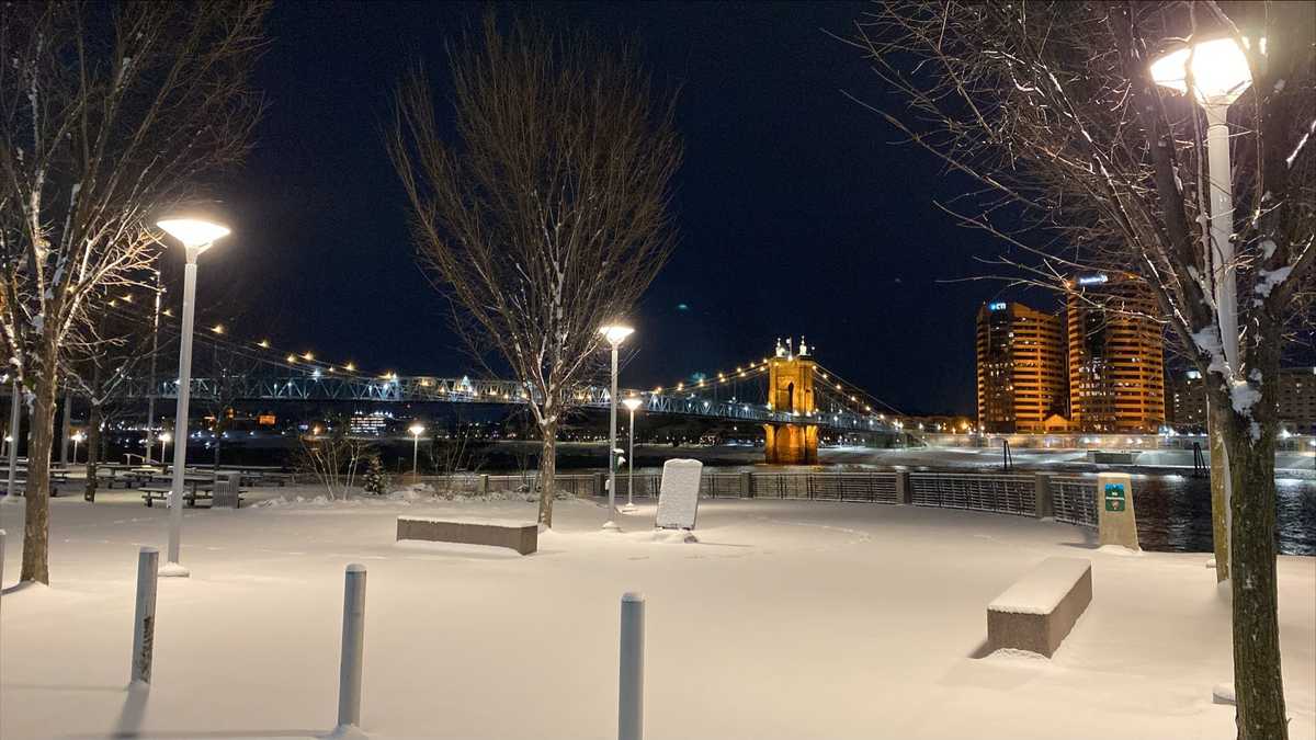 PHOTOS: Snow showers create winter wonderland across Cincinnati