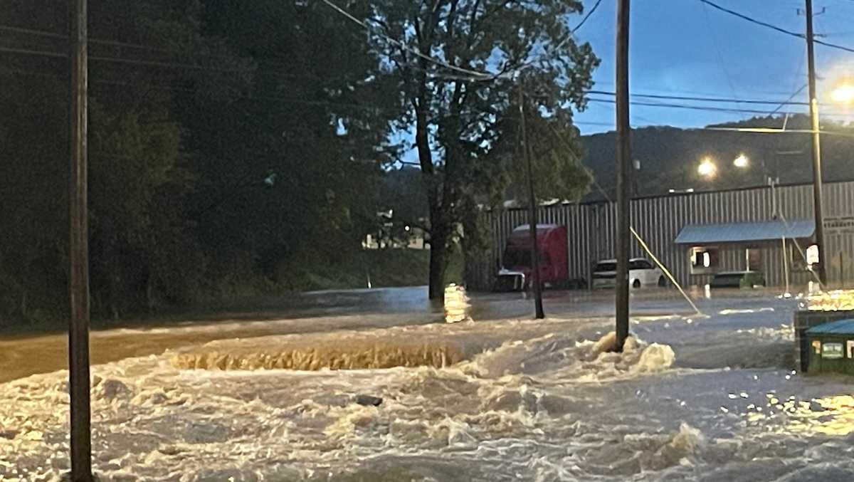 4 rescued in flash flooding in Alabama