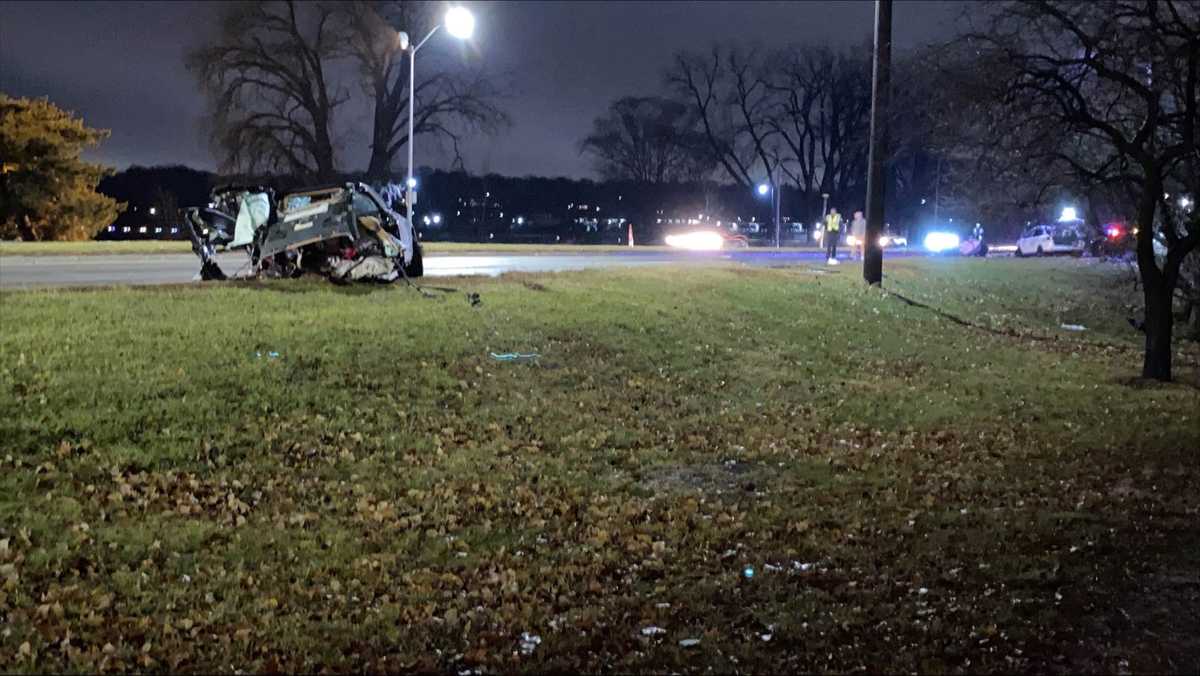 Des Moines police respond to three-vehicle crash on Fleur Drive