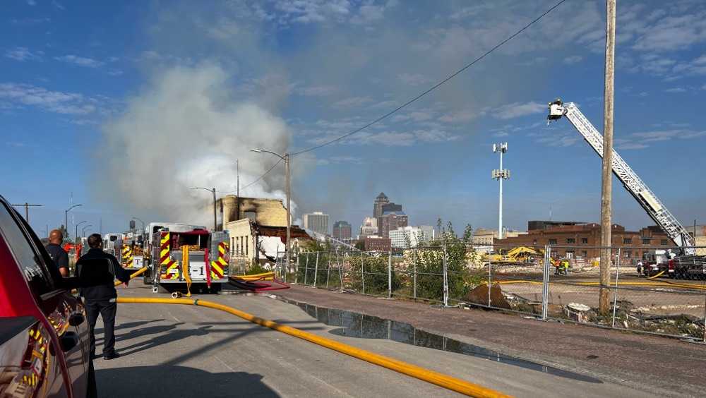 Des Moines crews fight fire at downtown building